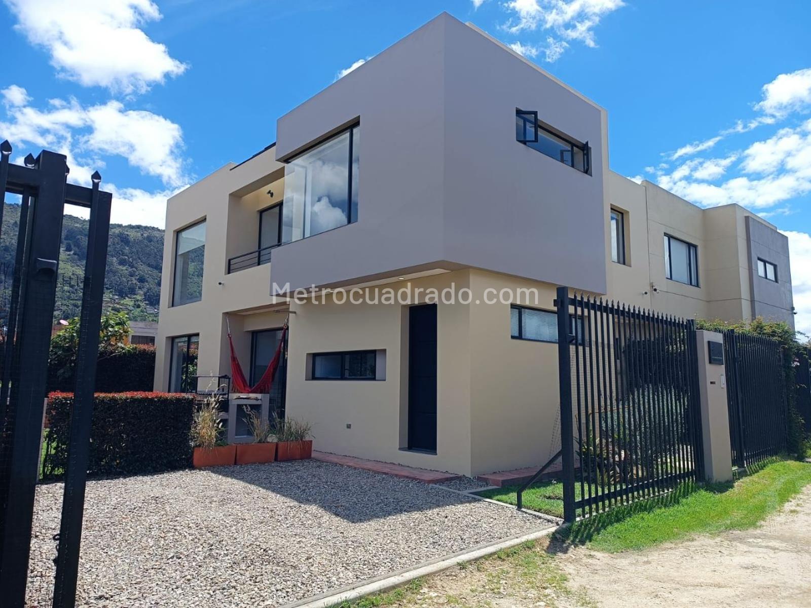 Venta de Casa en Camellón de los manzanos - Cota (Incluye Siberia ...