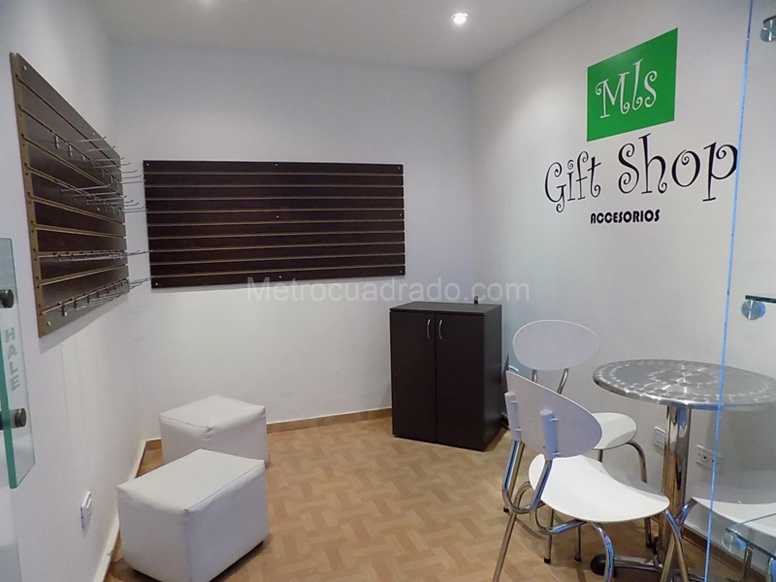 Venta de Local Comercial en Unicentro - Bogotá D.C. - 2453-M1921118