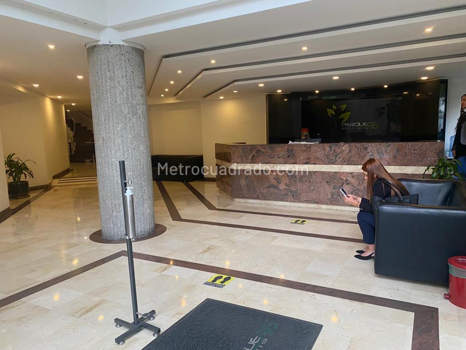 Arriendo de Oficina en Chico norte ii - Bogotá D.C. - 412-M3896239